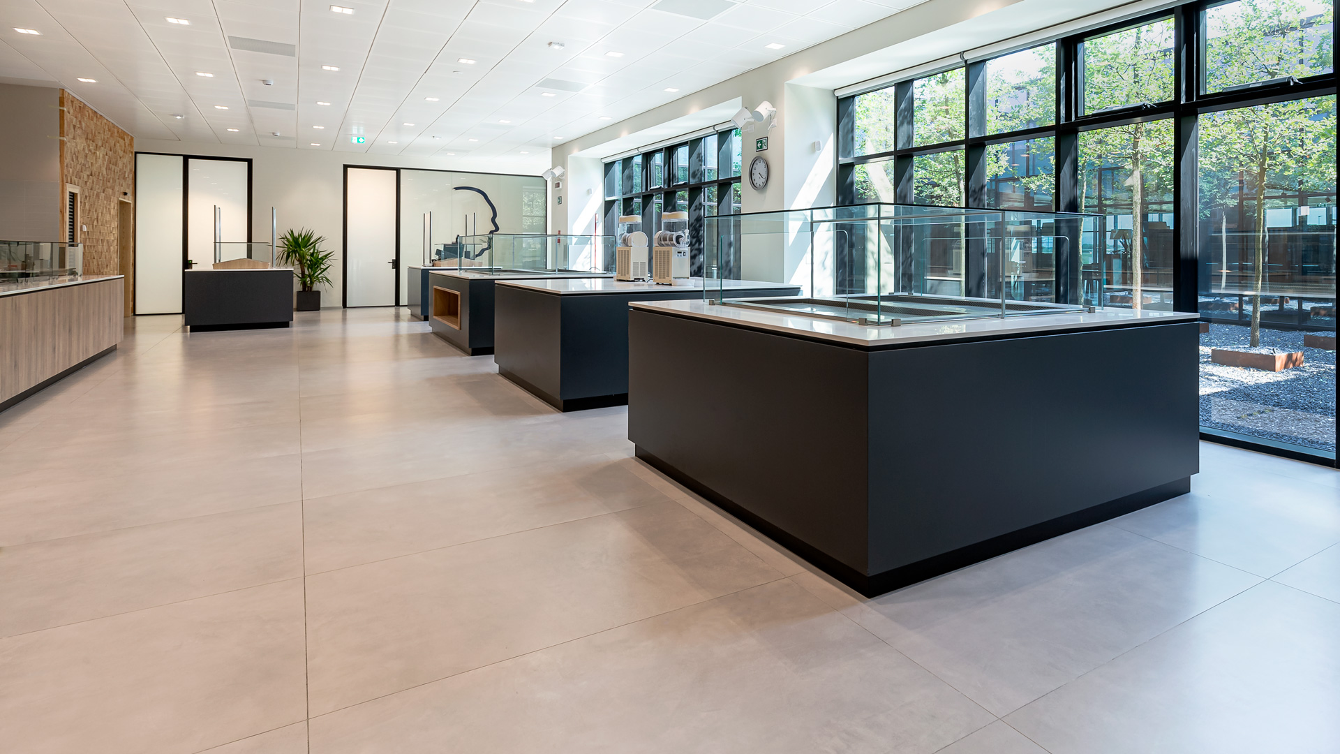 Raised Floors - Porcelain tiles and Kerlite for Floors and Walls