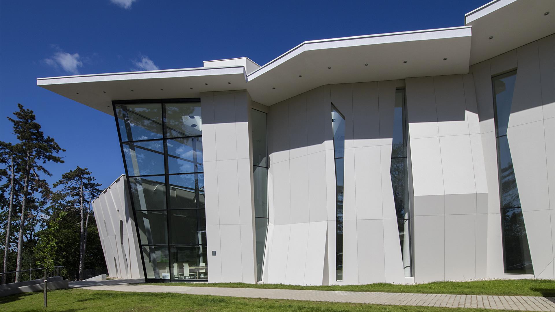 Pécs Zoo - Porcelain tiles and Kerlite for Floors and Walls