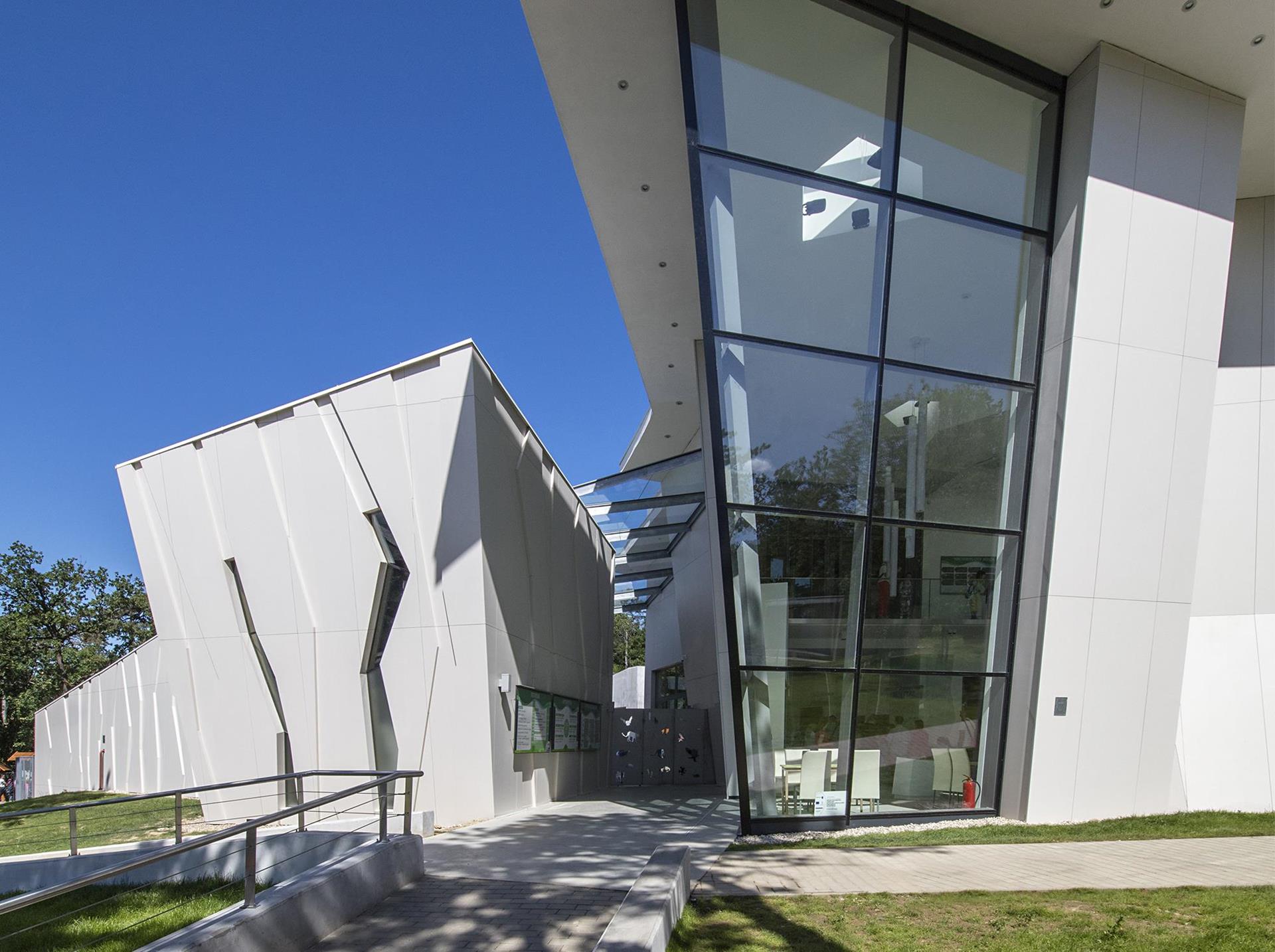 Pécs Zoo - Porcelain tiles and Kerlite for Floors and Walls