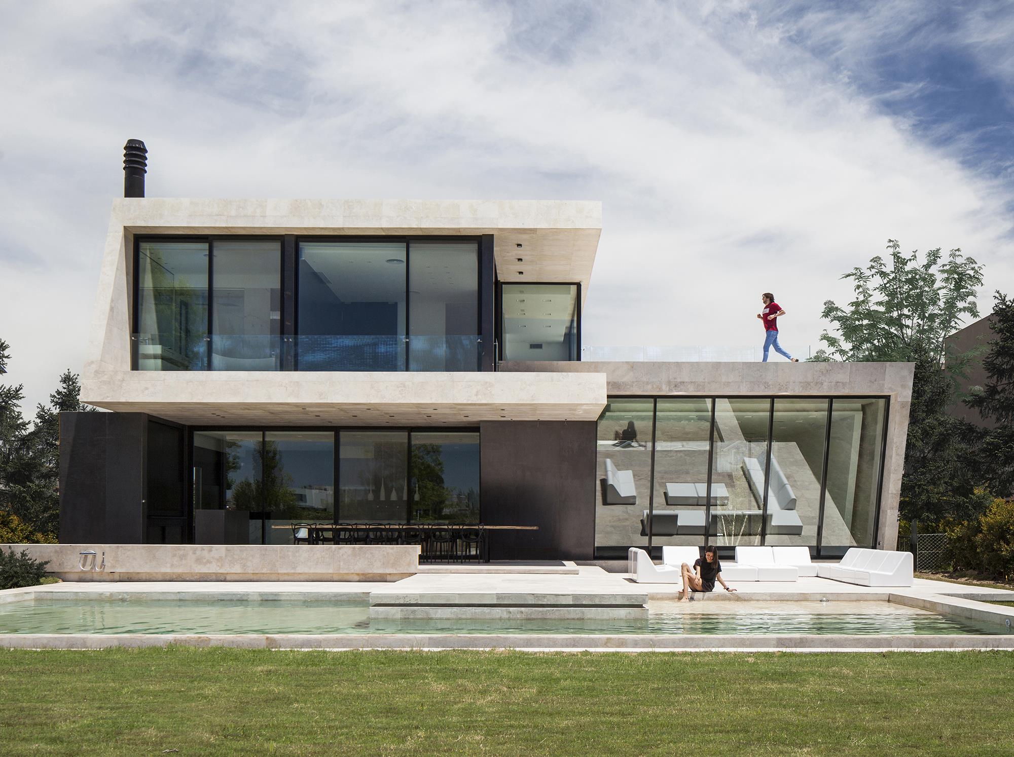 Marble House - Porcelain tiles and Kerlite for Floors and Walls