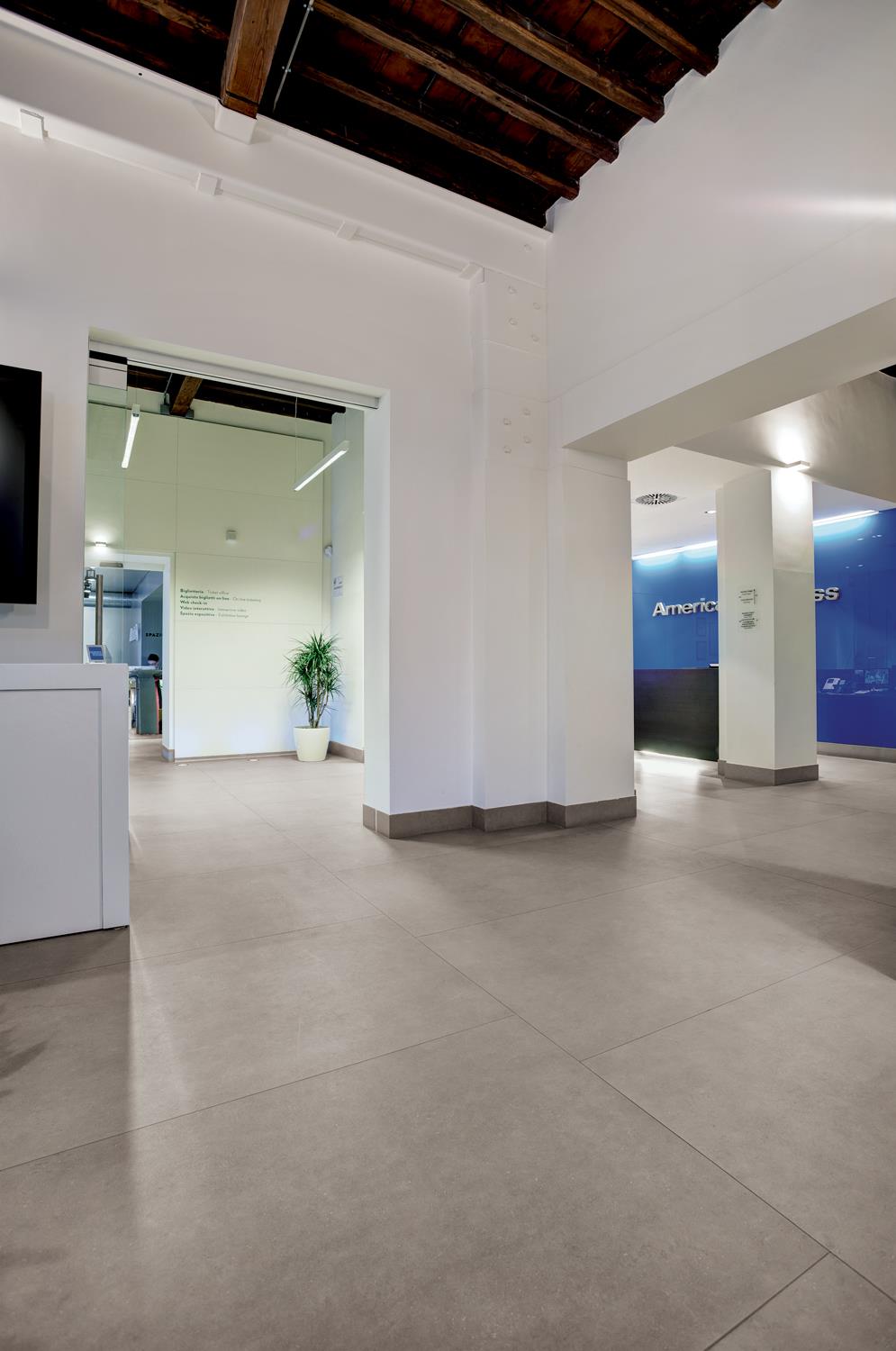 American Express Agency - Porcelain tiles and Kerlite for Floors and Walls